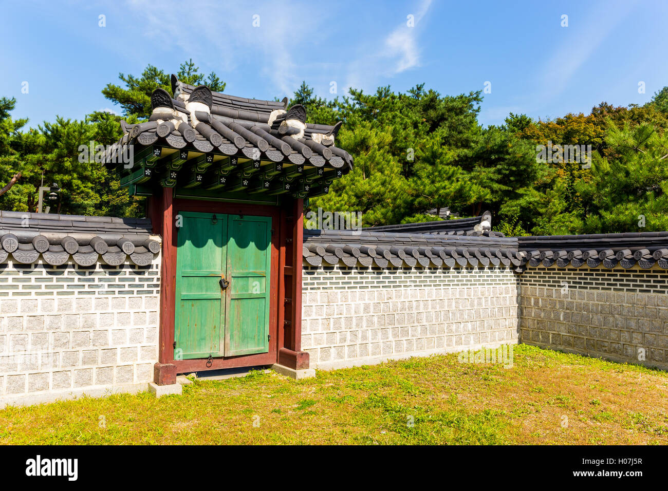 Ancient korean architecture Stock Photo - Alamy