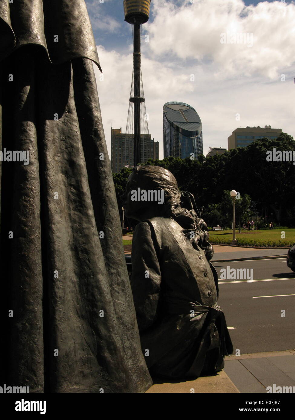 First nations statues hi-res stock photography and images - Alamy
