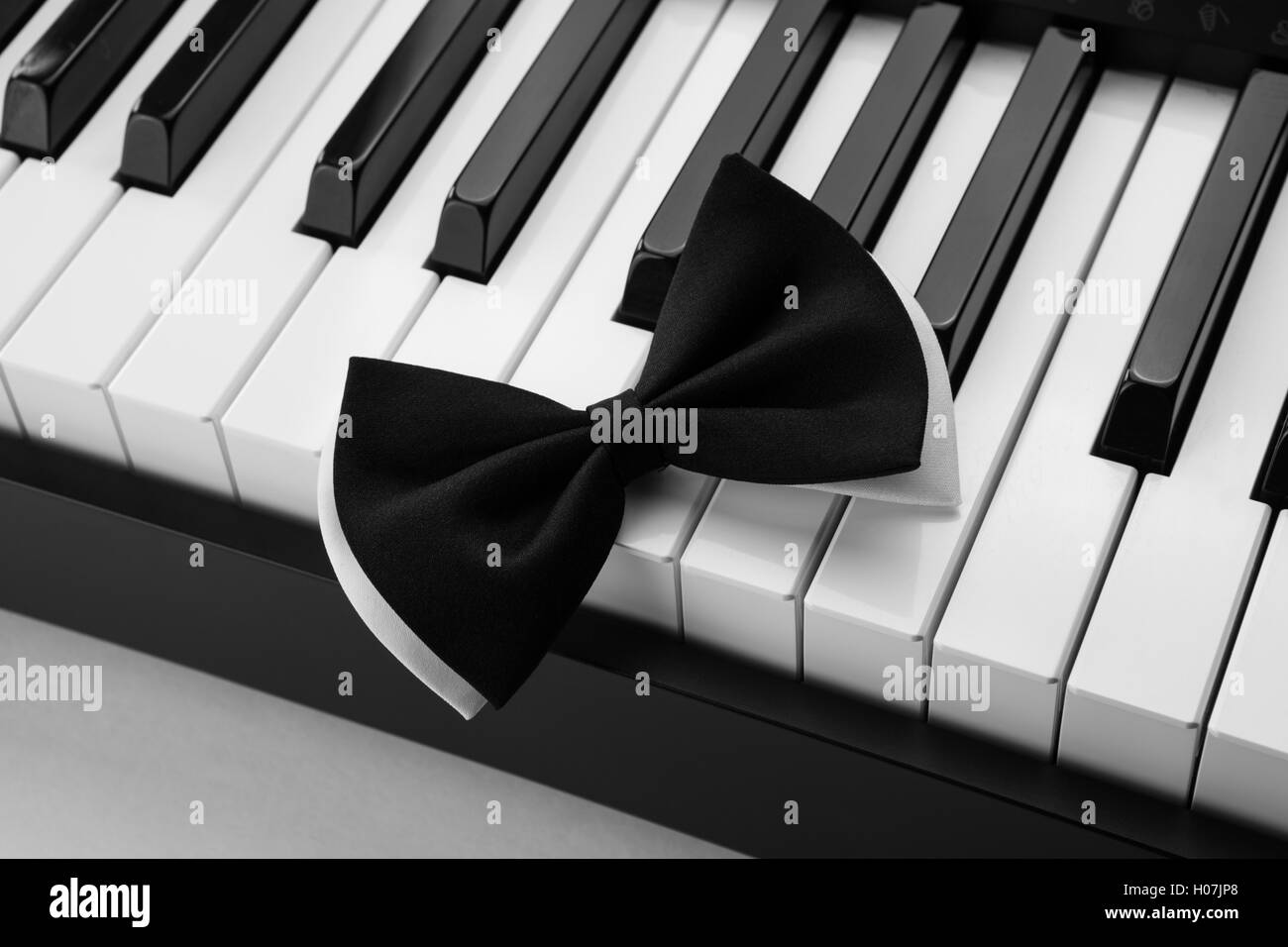Piano keys and bow Stock Photo - Alamy