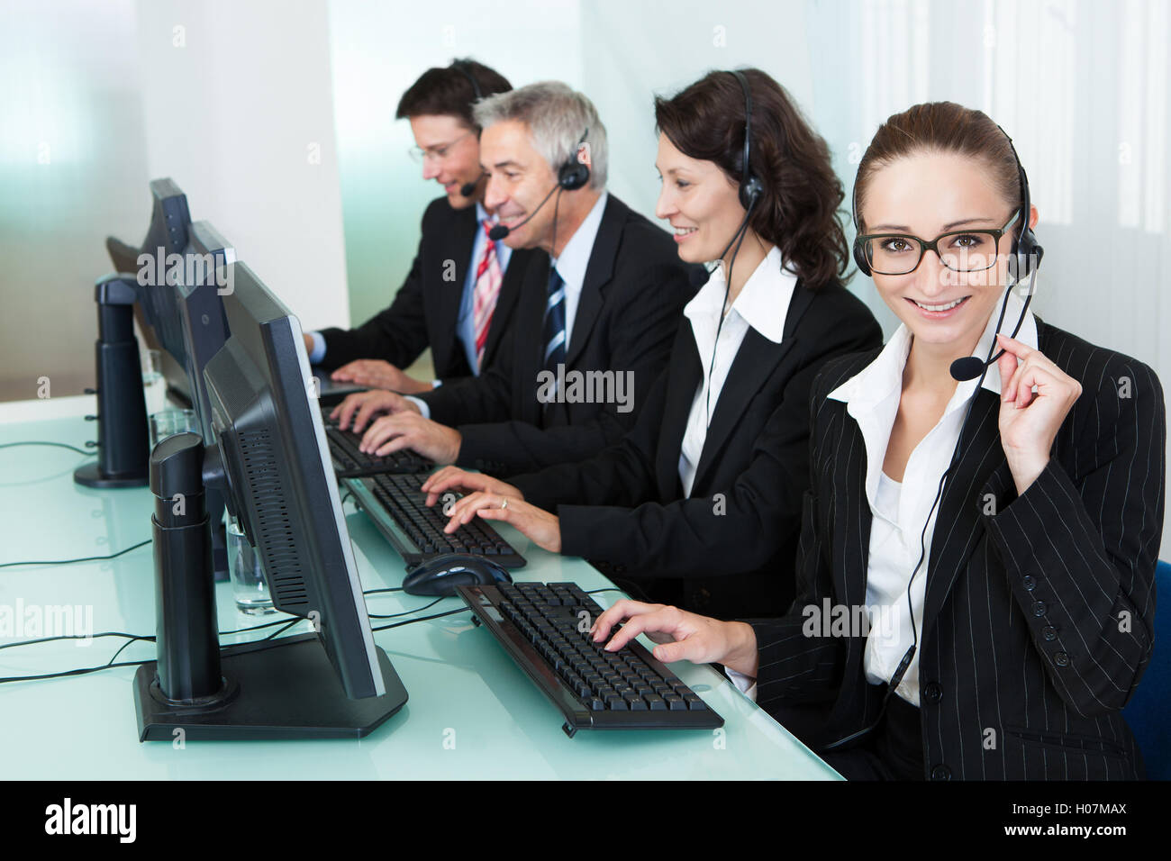 Female telephone operators hi-res stock photography and images - Alamy