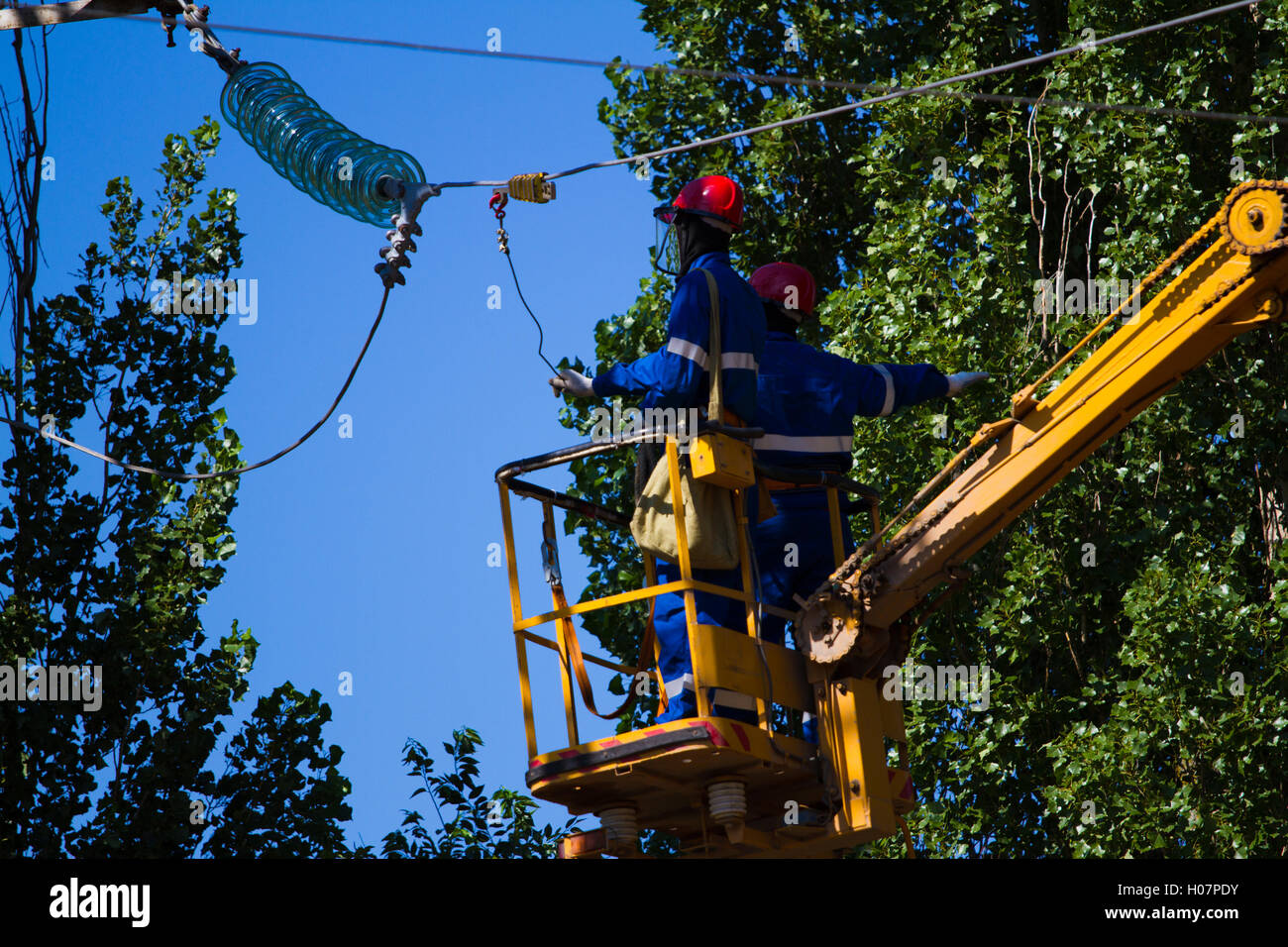 Electrical workers. Repairing lines Stock Photo - Alamy