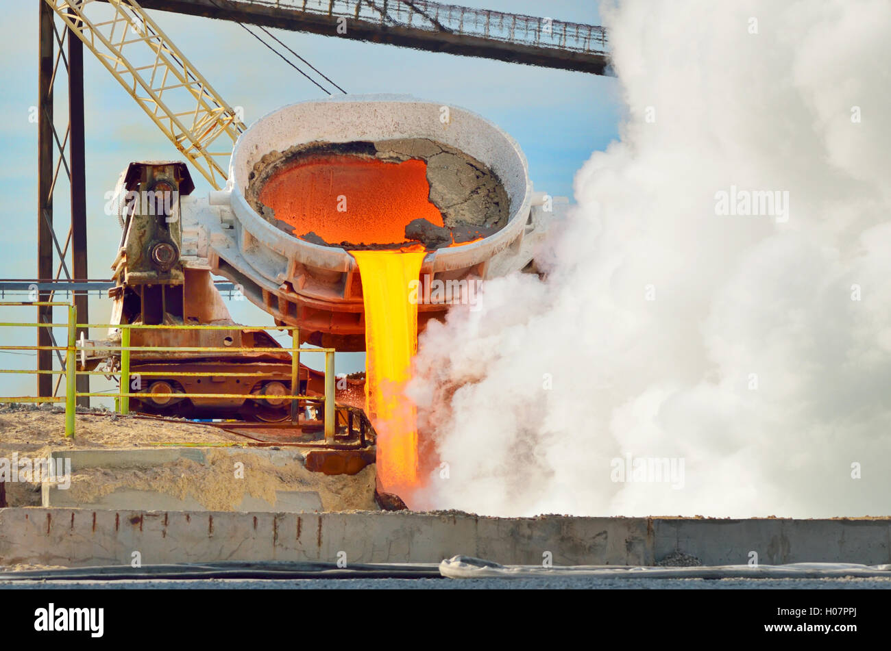 Molten steel ladle hi-res stock photography and images - Alamy
