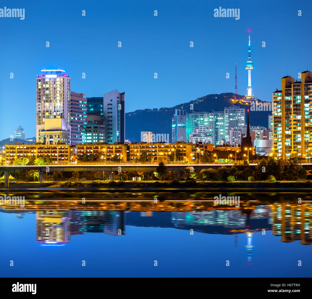 Seoul city at night Stock Photo - Alamy