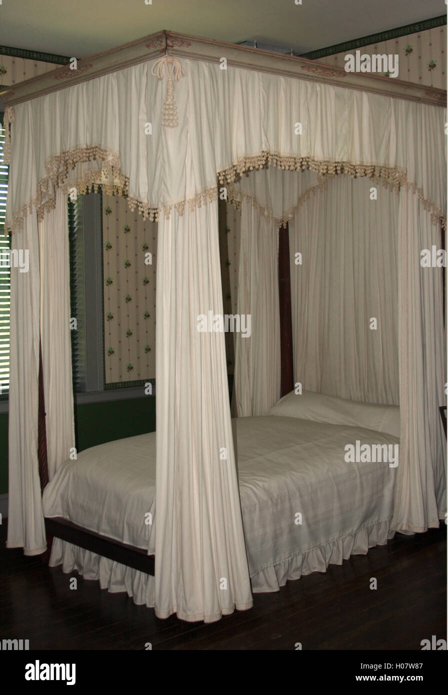 Early 18th century canopy bed at Point of Honor historical house in ...