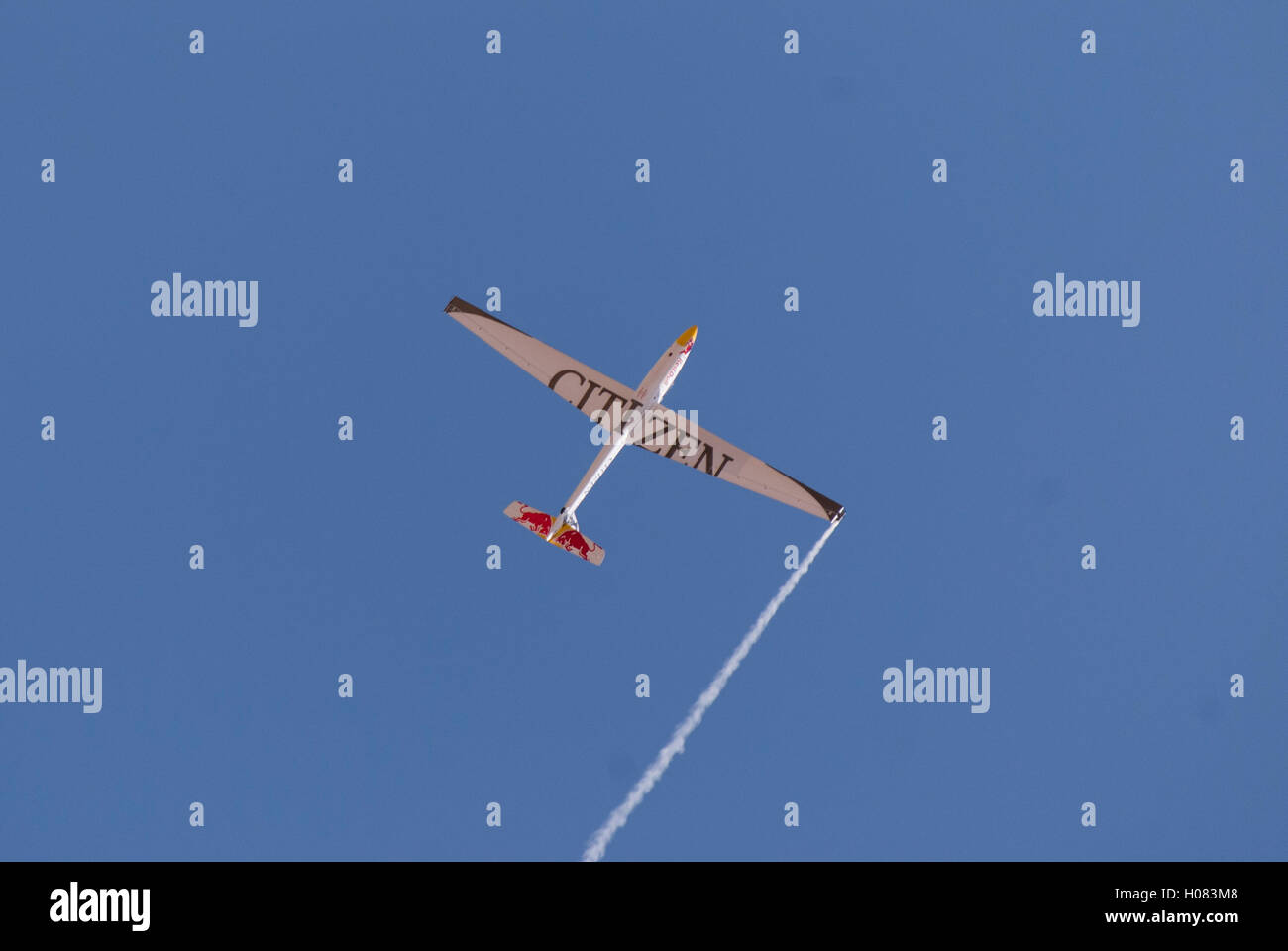 Red bull solo glider hi-res stock photography and images - Alamy