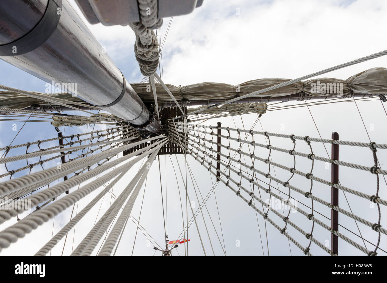 Tall ship rigging hi-res stock photography and images - Alamy