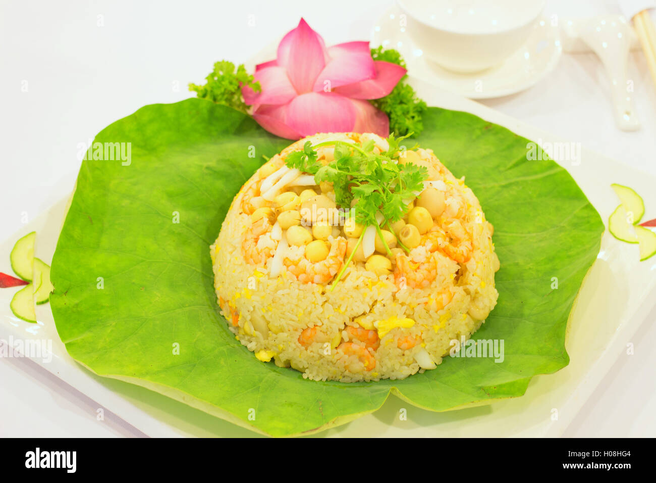 Vietnamese fried rice on lutus leaf Stock Photo - Alamy