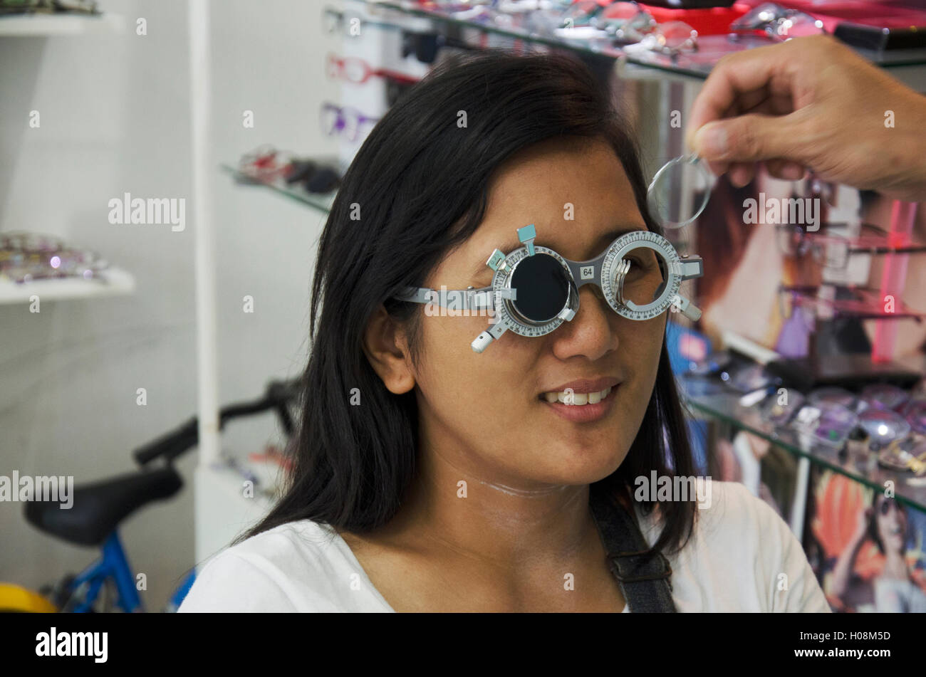 Thai woman check optical eye test or visual acuity for making glasses ...