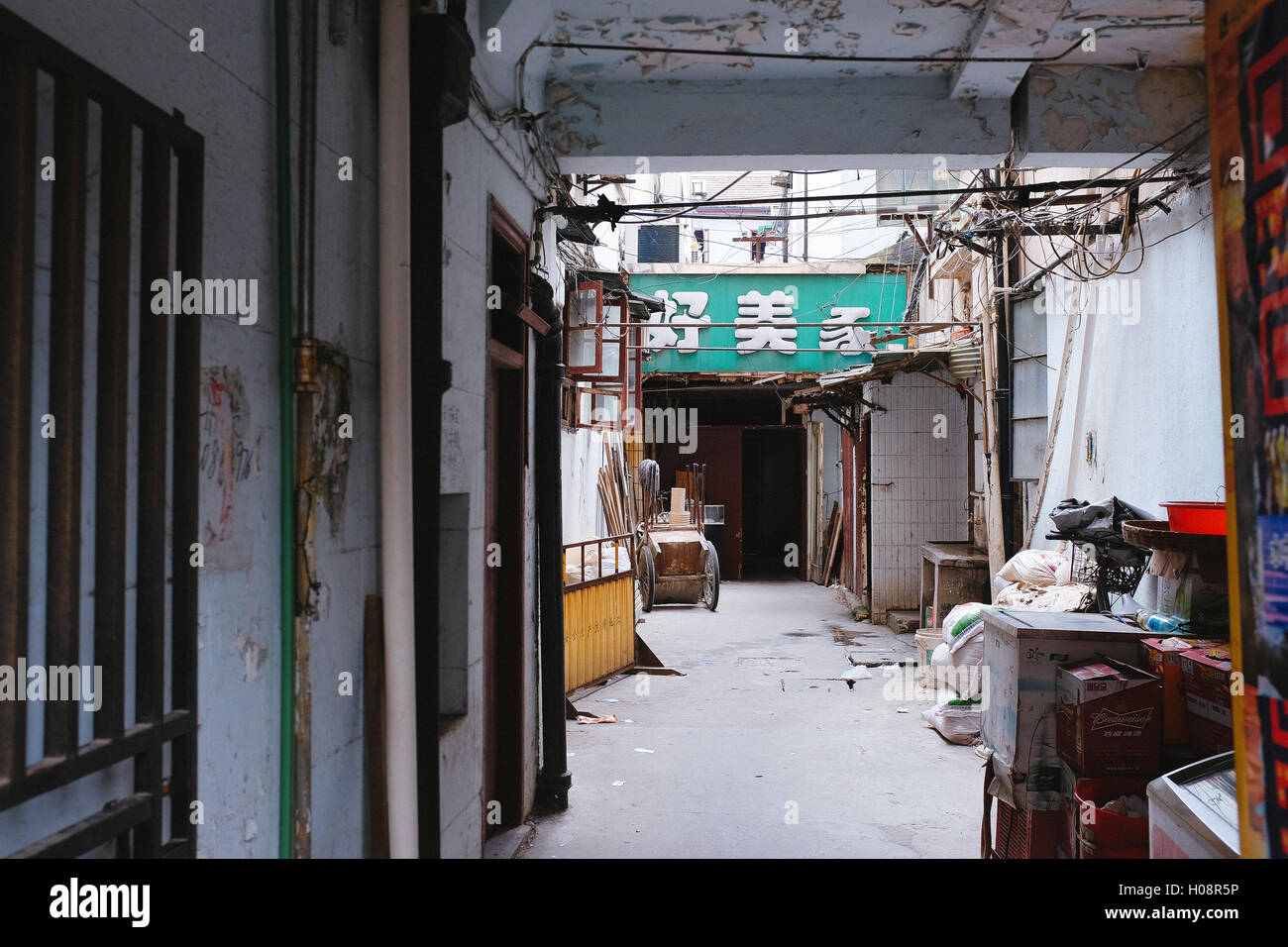 Chinese back alleys Stock Photo - Alamy