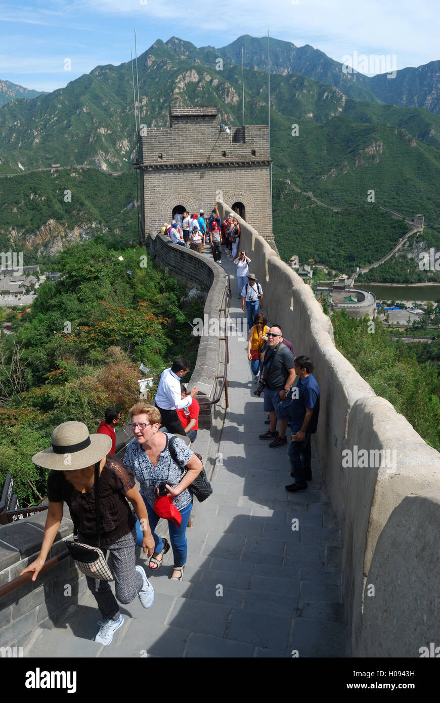 tourist walking through the great wall of china Stock Photo - Alamy