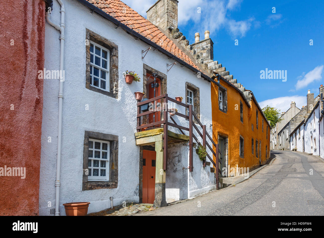 Colourful houses in the quaint village of Culross, Fife, Scotland ...