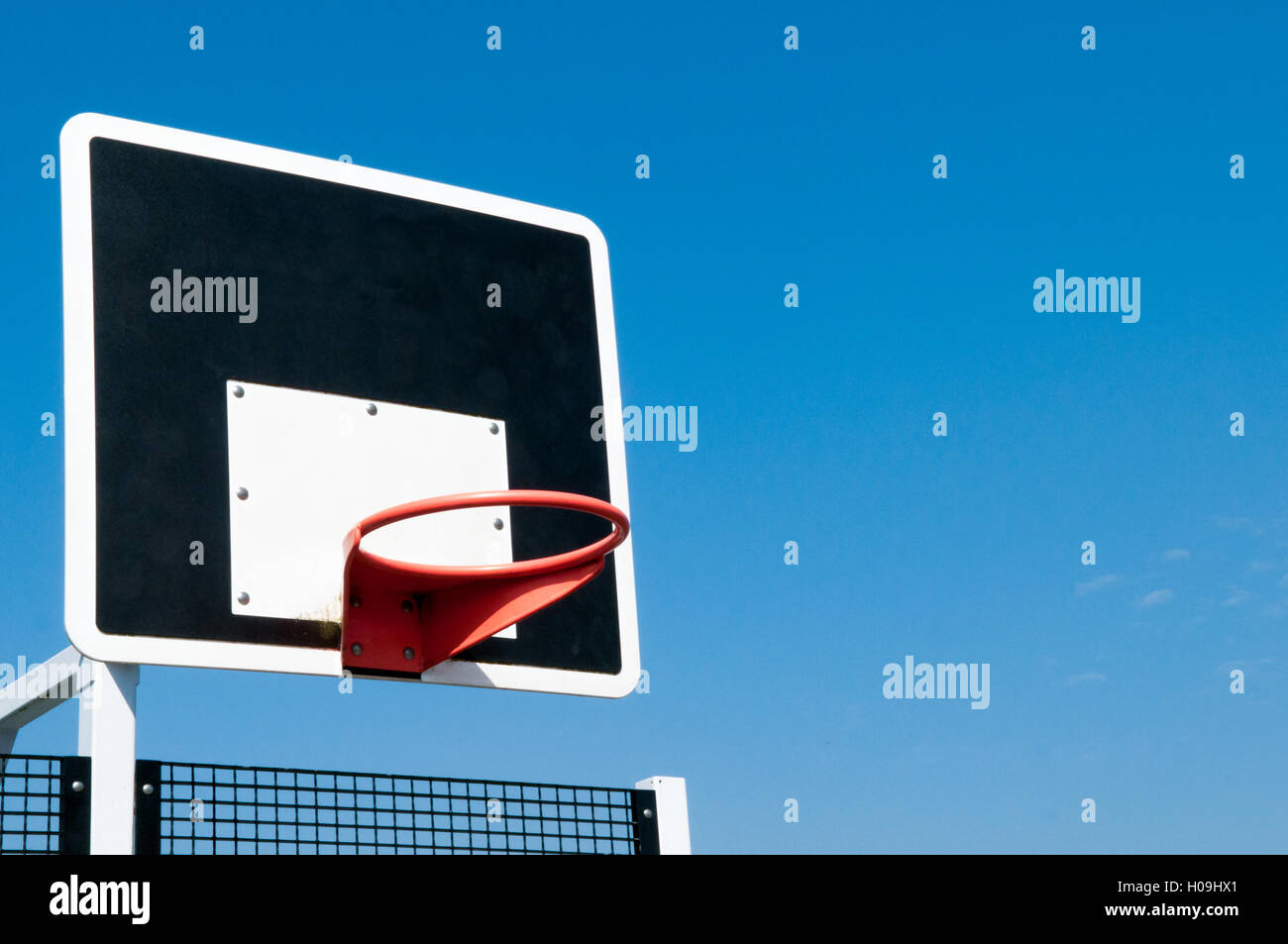 Basketball hoop outside with blue sky background Stock Photo - Alamy