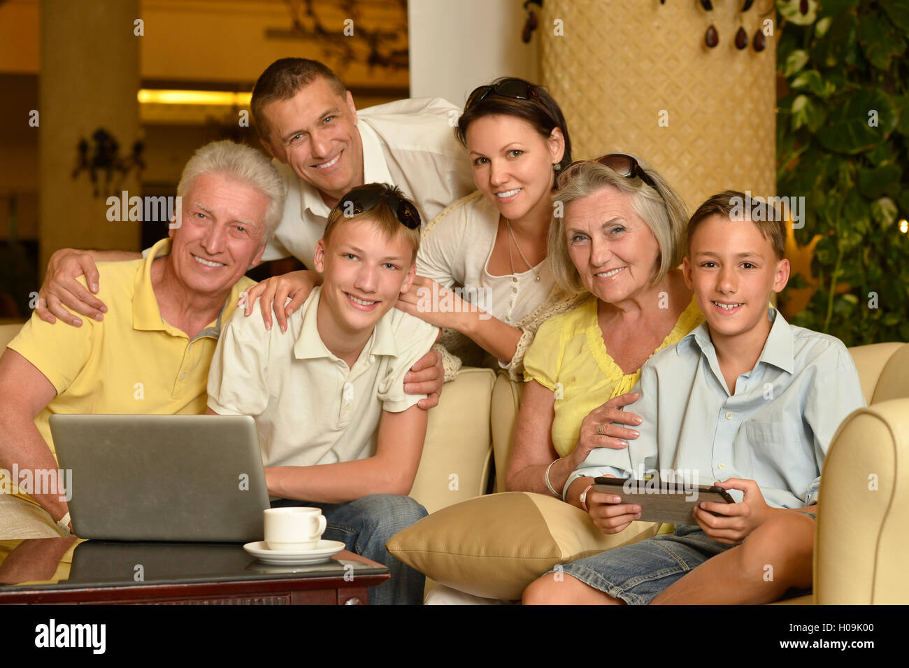 family sitting with laptop Stock Photo - Alamy