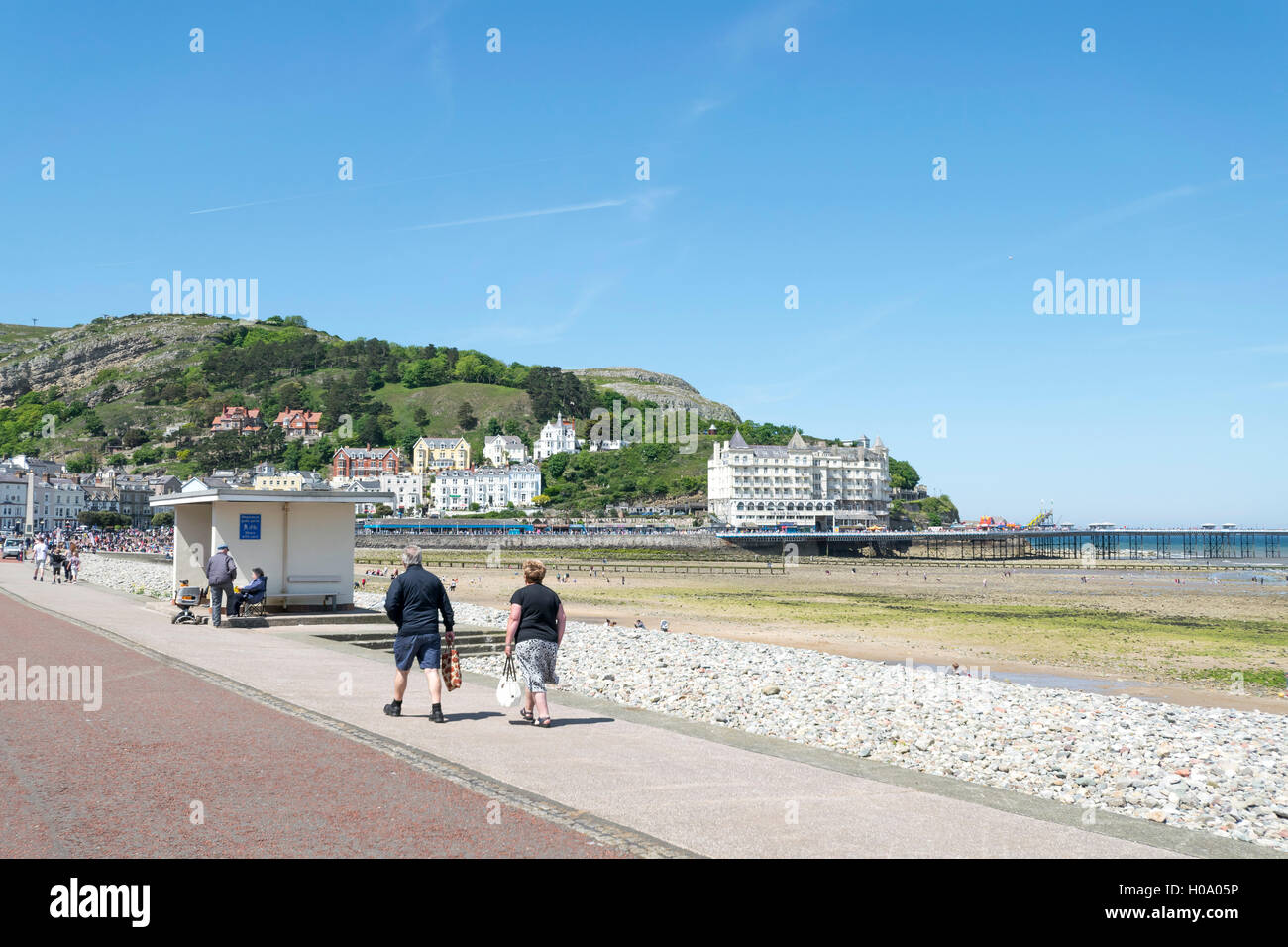 Llandudno promenade North Wales basking in the spring sunshine Stock ...
