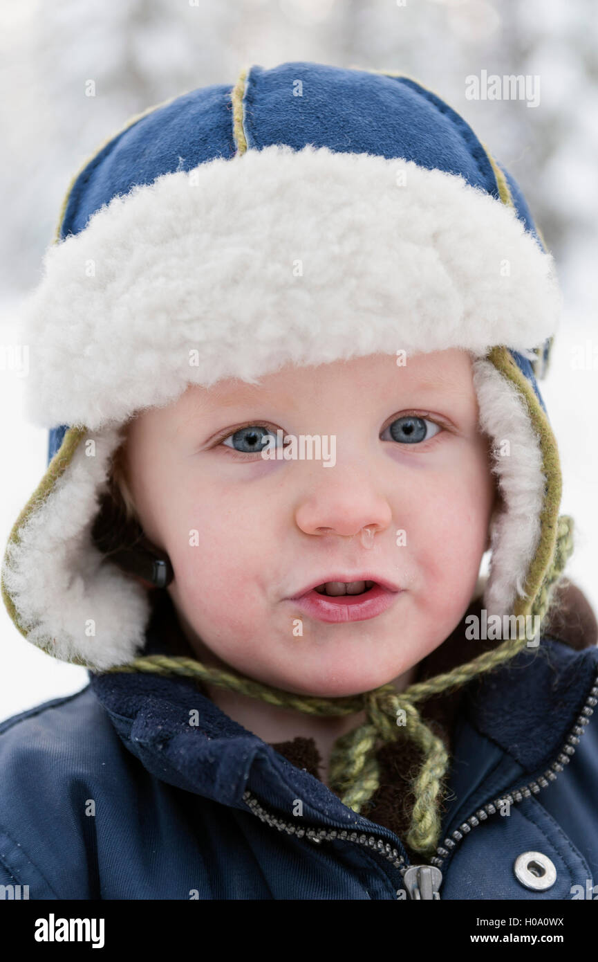 Young boy in winter clothing Stock Photo - Alamy