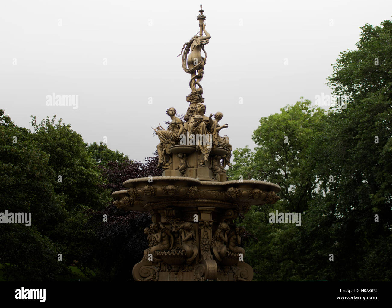 gold statue in Edinburgh Stock Photo - Alamy