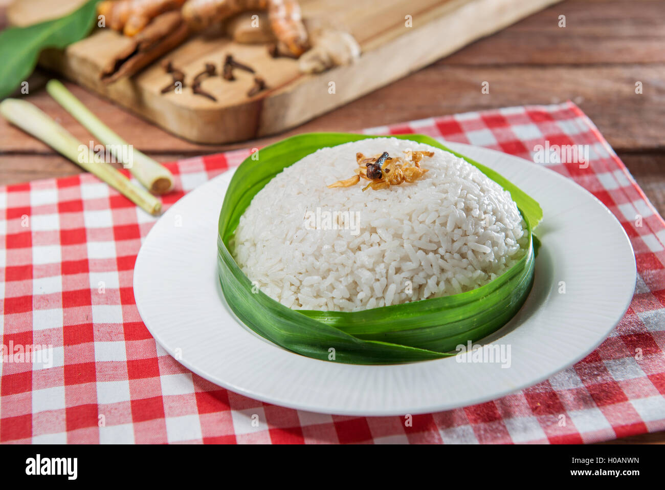 Table traditional dried asian herbs hi-res stock photography and images ...