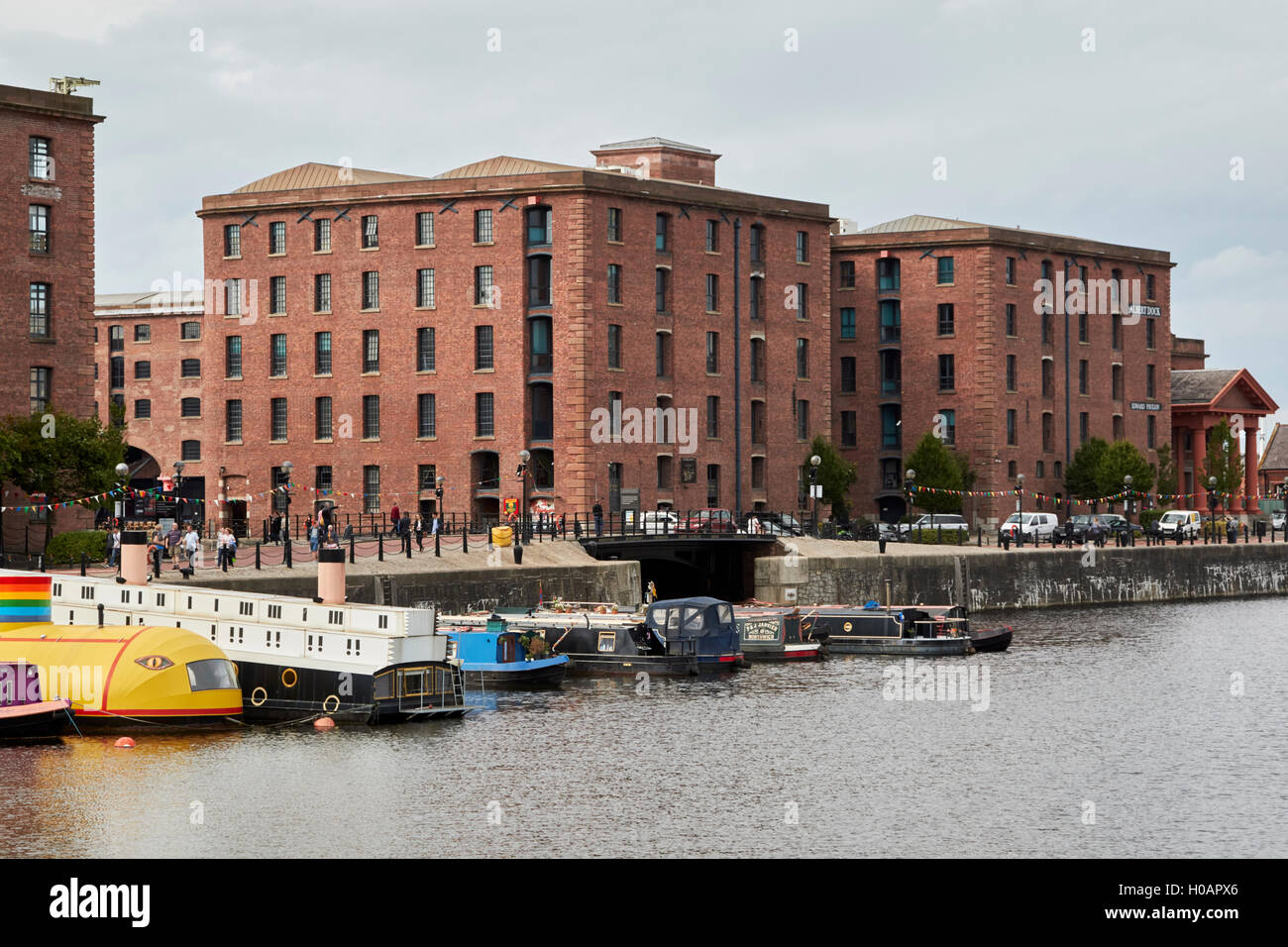 Albert dock complex hi-res stock photography and images - Alamy