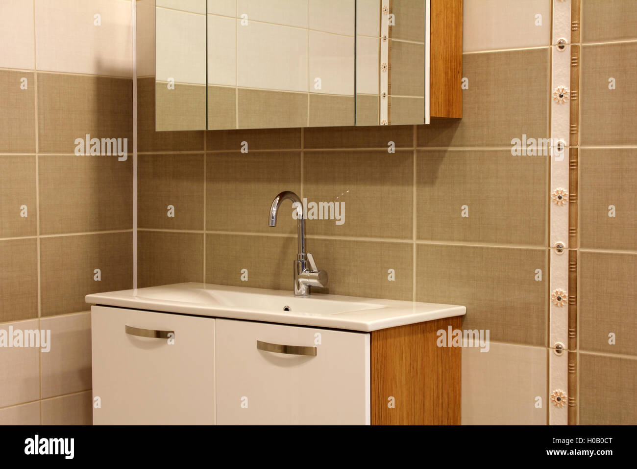 modern bathroom sink Stock Photo - Alamy