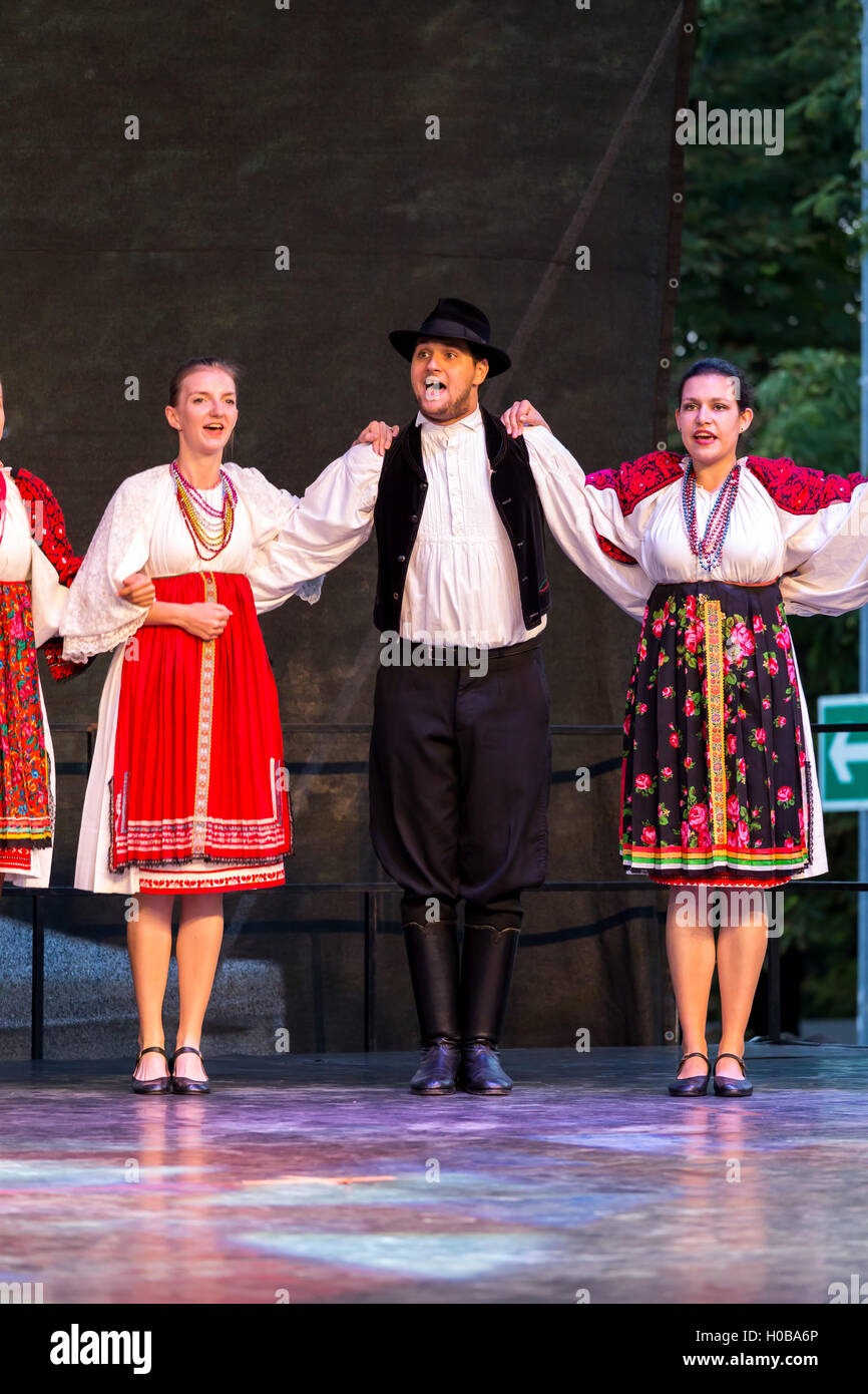 Hungarian folk dance group hi-res stock photography and images - Alamy