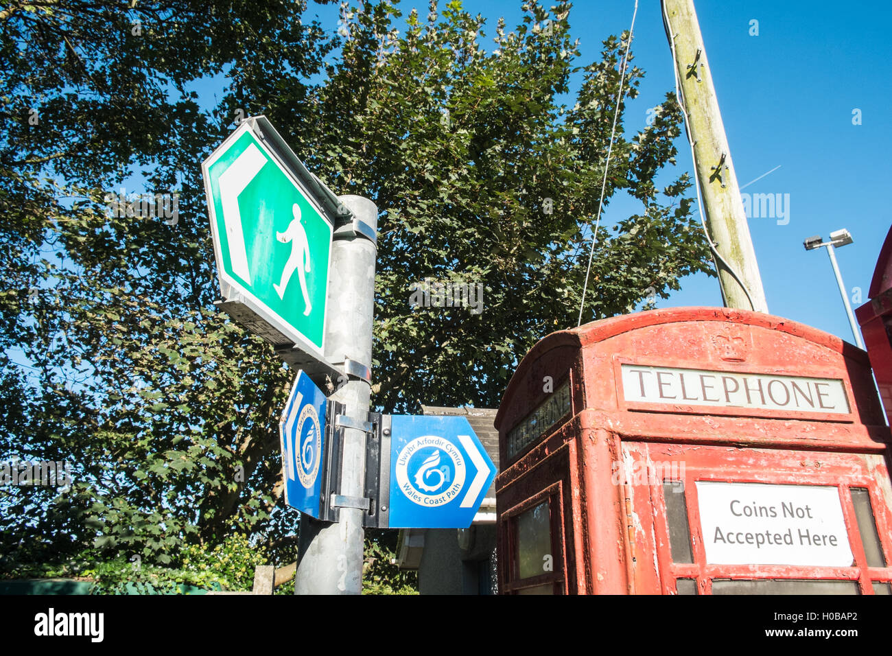 Classic red telephone box hi-res stock photography and images - Alamy