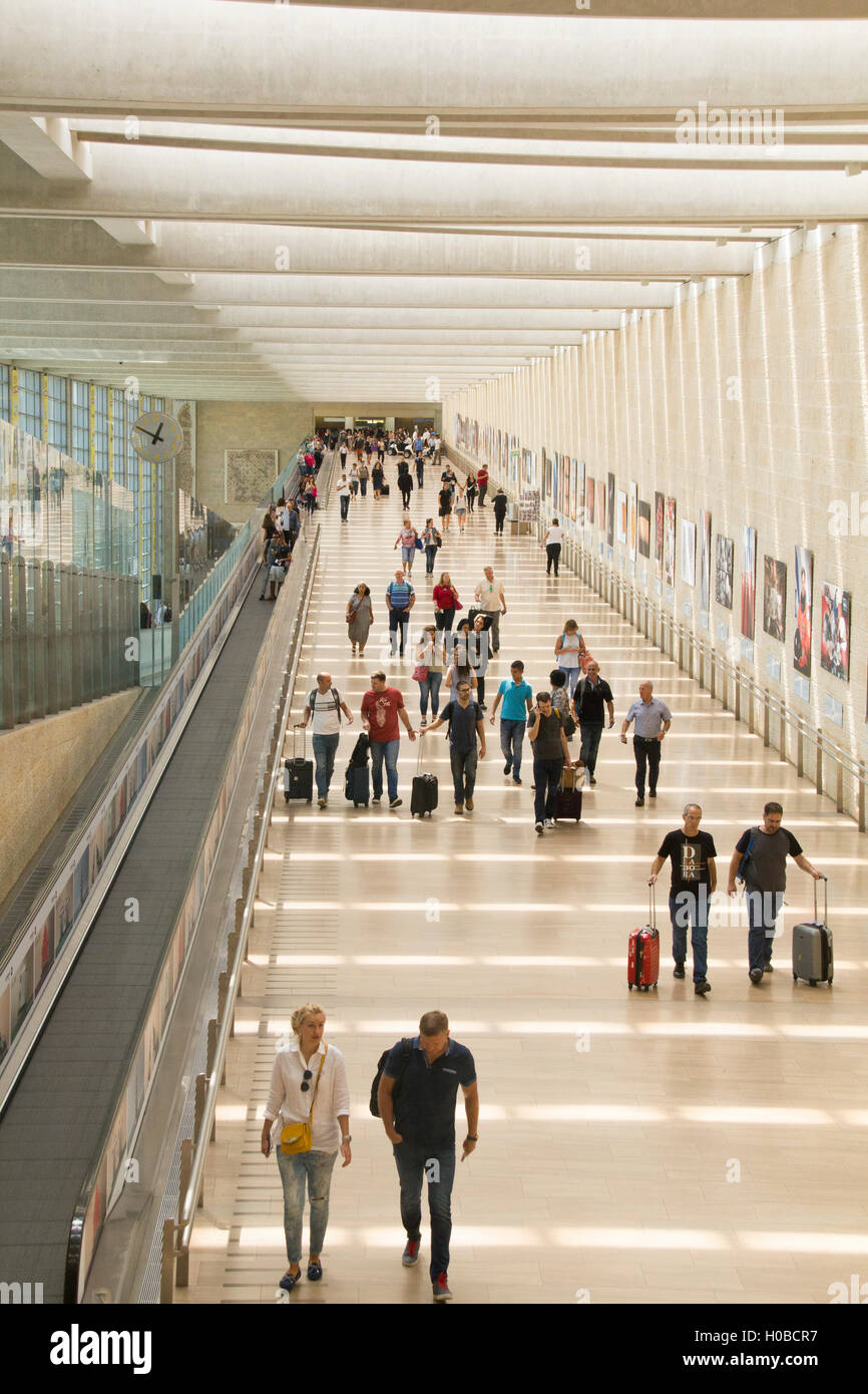 TEL AVIV - SEPTEMBER11 2016:Passengers In Terminal 3 of Ben Gurion ...