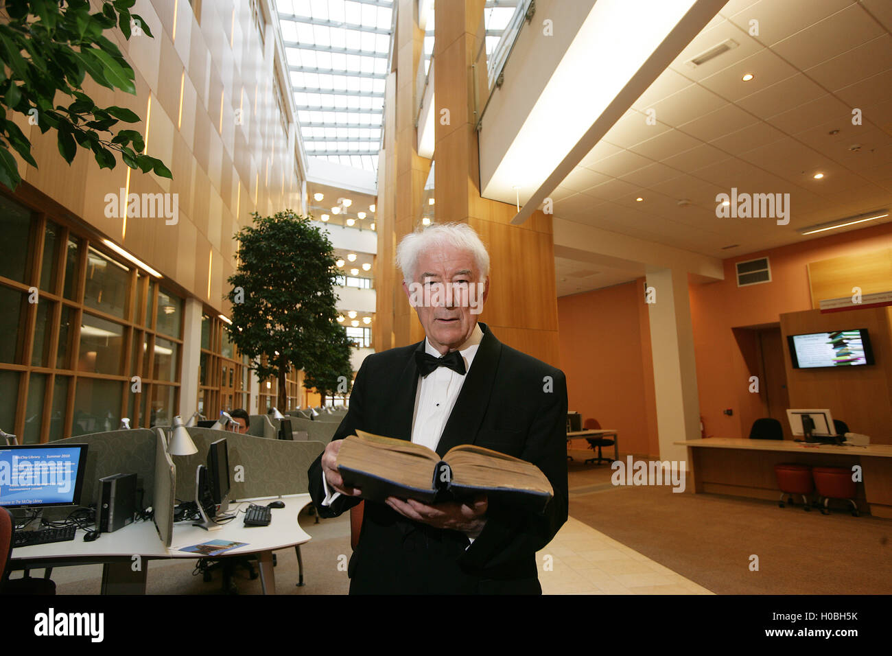 Seamus Heaney at the opening of the McClay Library, July 6th, 2010 ...