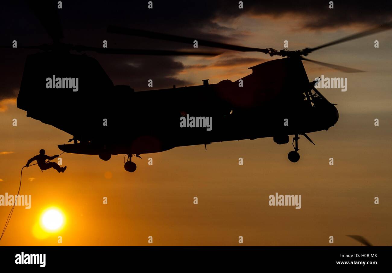 Helicopter rappelling hi-res stock photography and images - Alamy