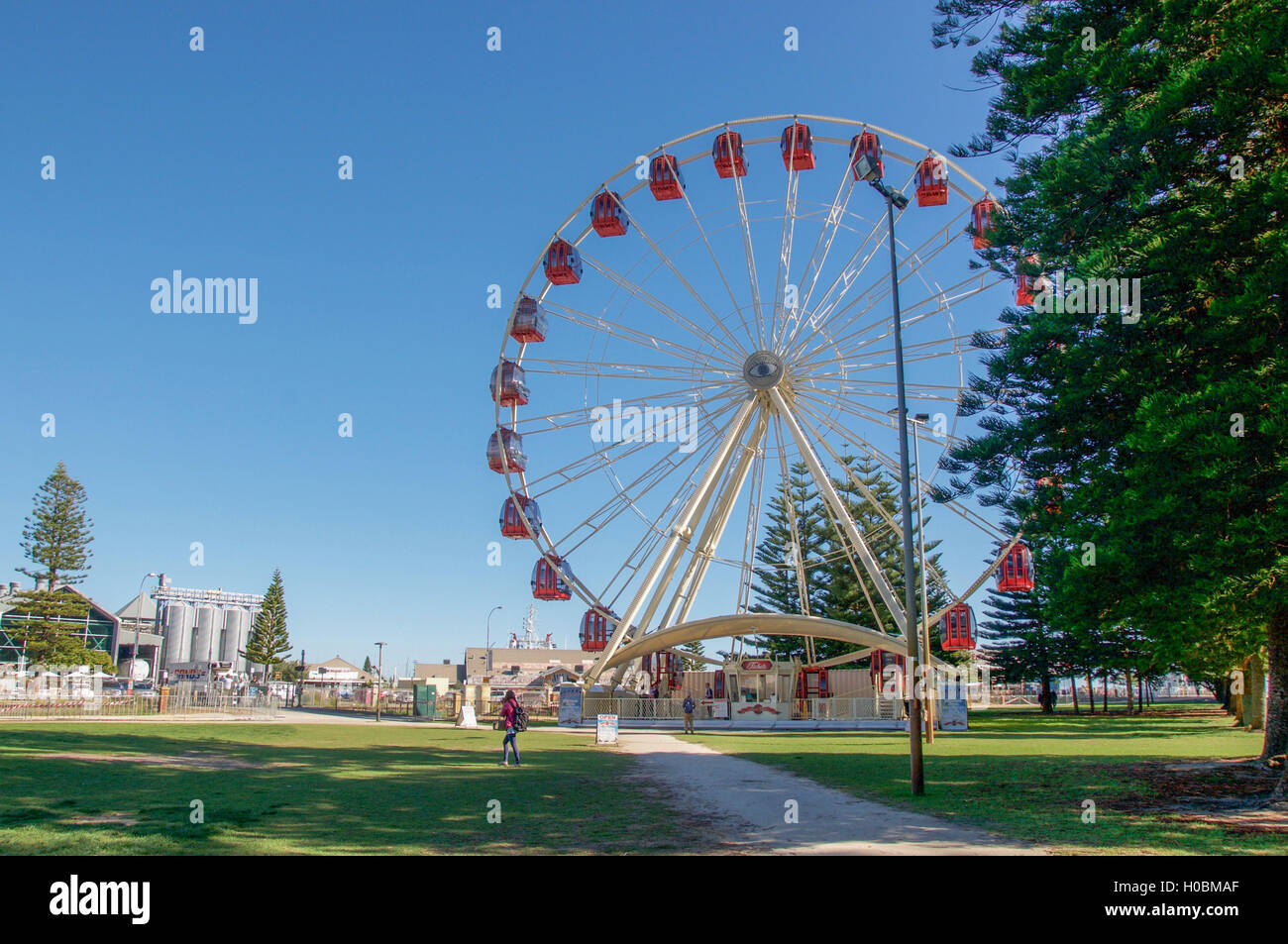 Fremantle,WA,Australia-June 1,2016:Large ferris wheel in the esplanade ...