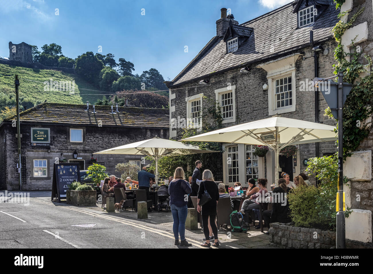 Castleton Derbyshire. North West England. The Castle public house ...