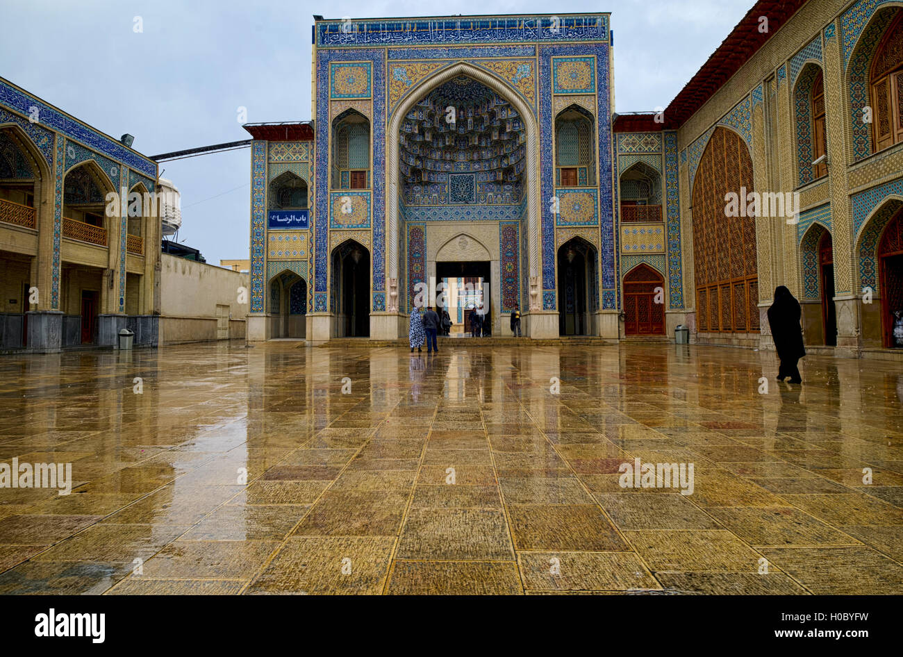 Shiraz shah cheragh mausoleum hi-res stock photography and images - Alamy