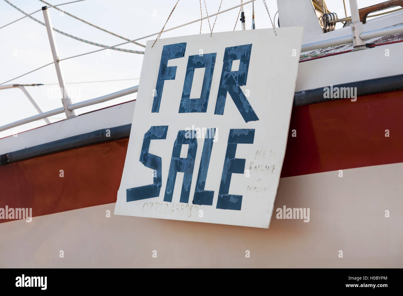 For sale sign boat hi-res stock photography and images - Alamy