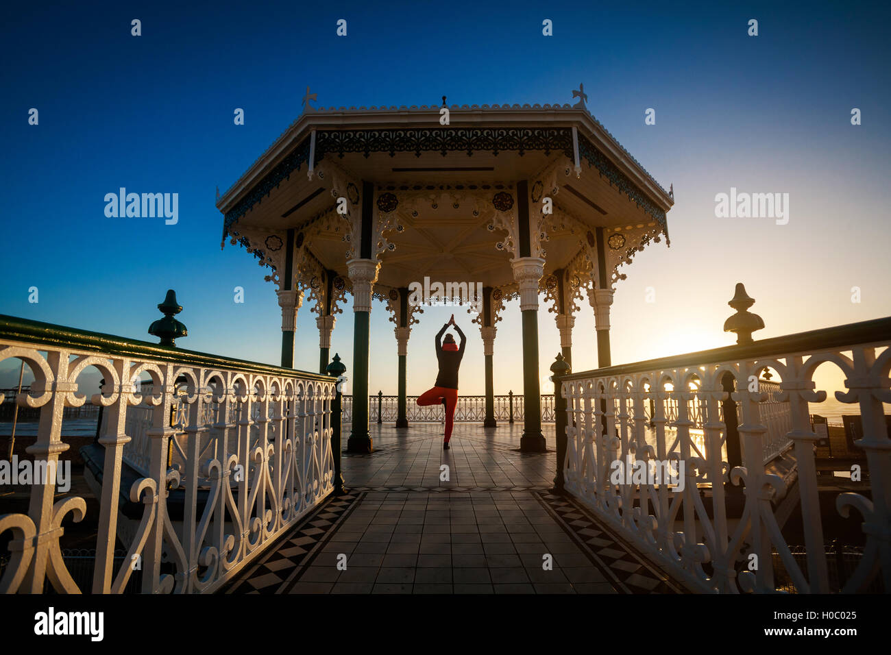 Yoga session in beautiful place - Brighton, England Stock Photo - Alamy