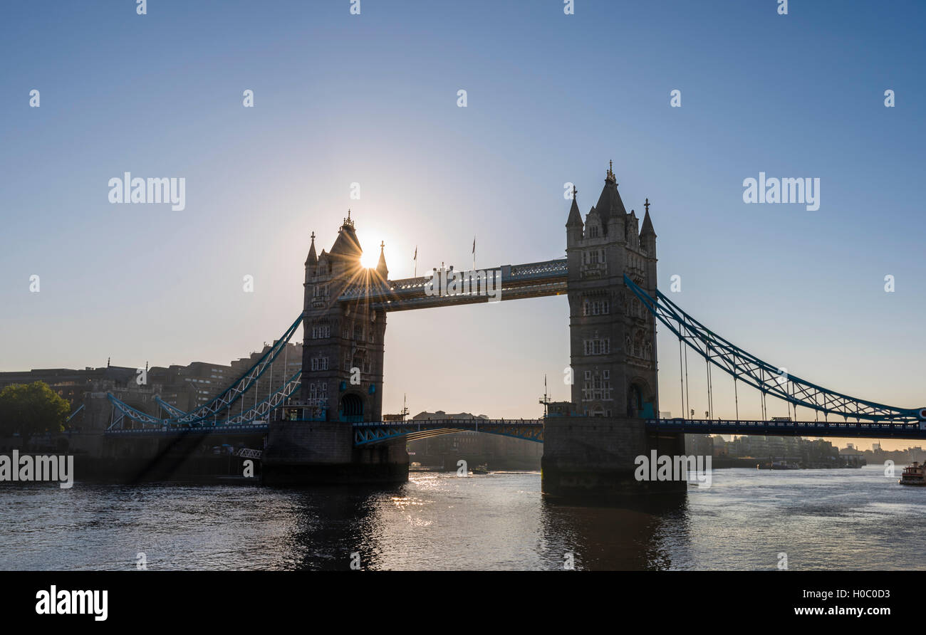 Towers rising steel bridge hi-res stock photography and images - Alamy