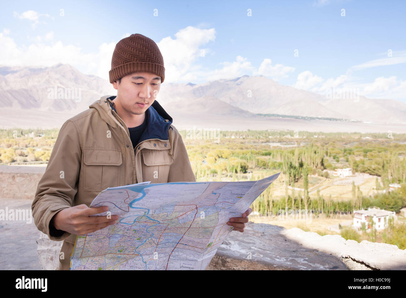 Asian Male Tourist Map High Resolution Stock Photography and Images - Alamy