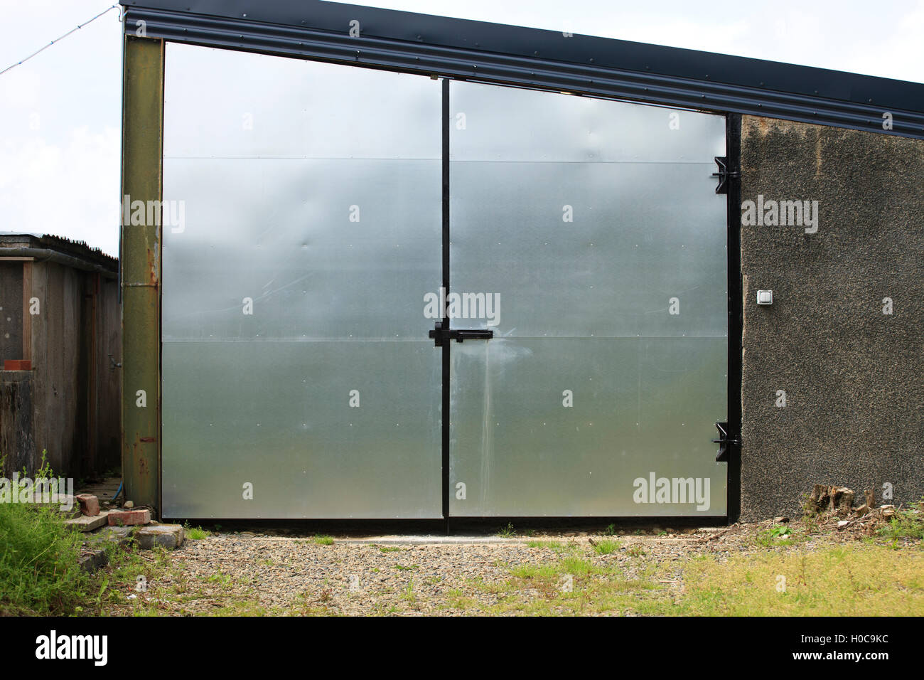 View of closed garage hi-res stock photography and images - Alamy