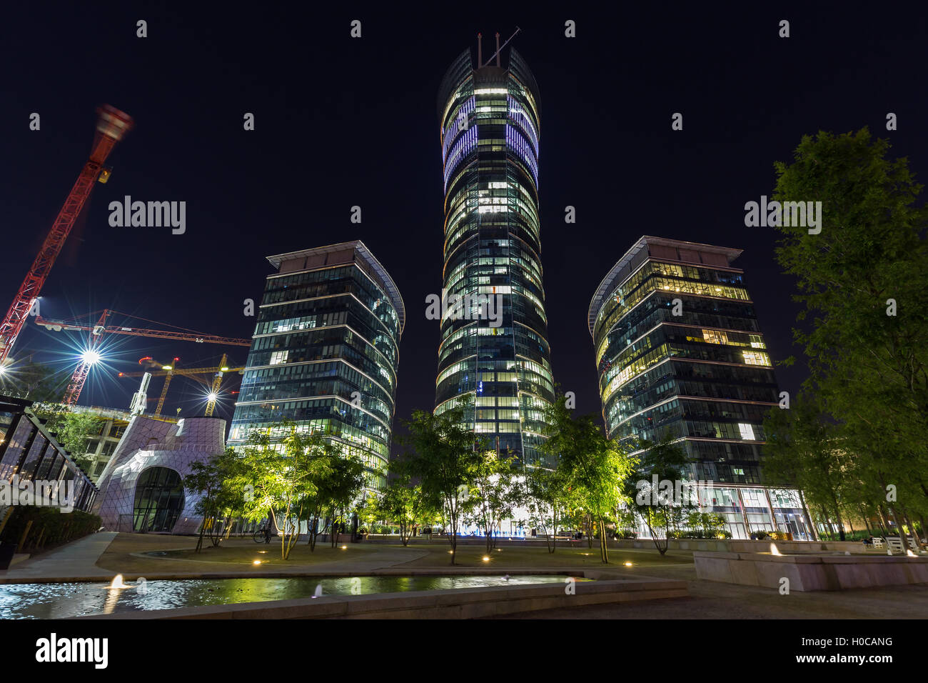 Office buildings in warsaw hi-res stock photography and images - Alamy