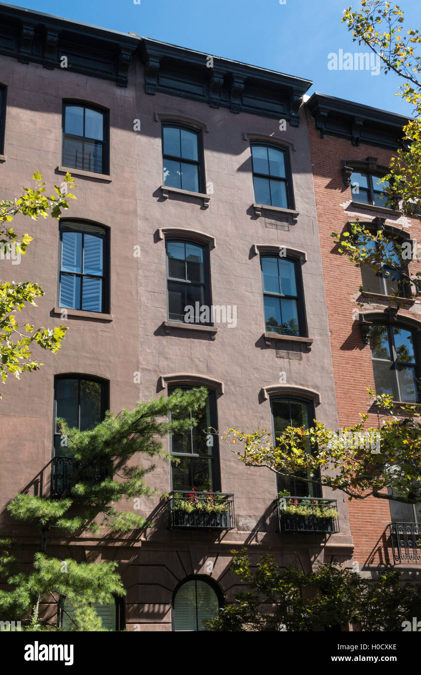 Chelsea brownstone townhouse row houses hi-res stock photography and ...