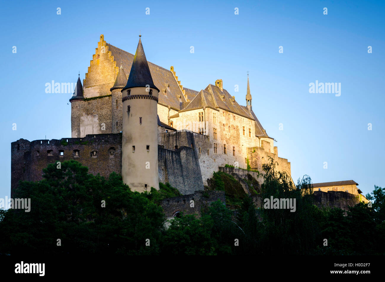 Fort middle ages hi-res stock photography and images - Alamy