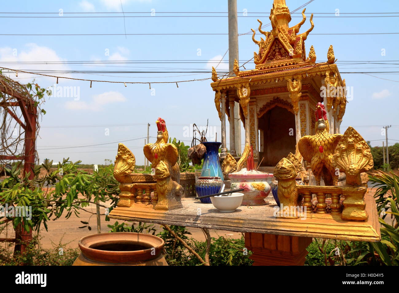 Small temple window hi-res stock photography and images - Alamy