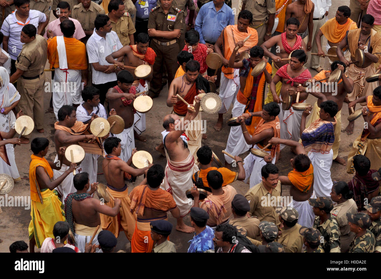 Hindu devotees dancing hi-res stock photography and images - Alamy