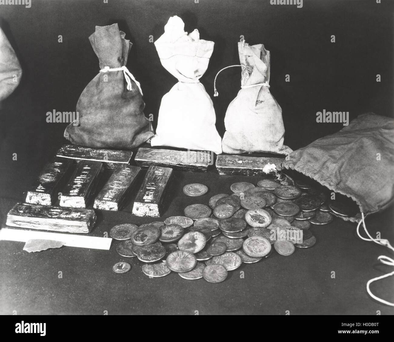 1950s old money black and white hi-res stock photography and images - Alamy