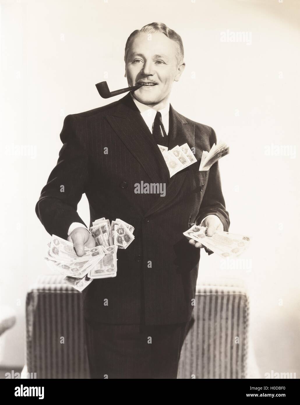 Old visuals money hi-res stock photography and images - Alamy