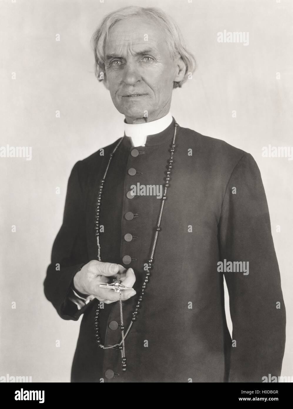 1920s priest hi-res stock photography and images - Alamy