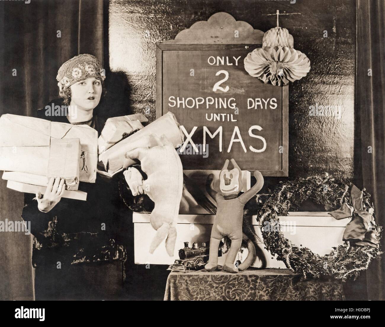 1920s shopping hi-res stock photography and images - Alamy