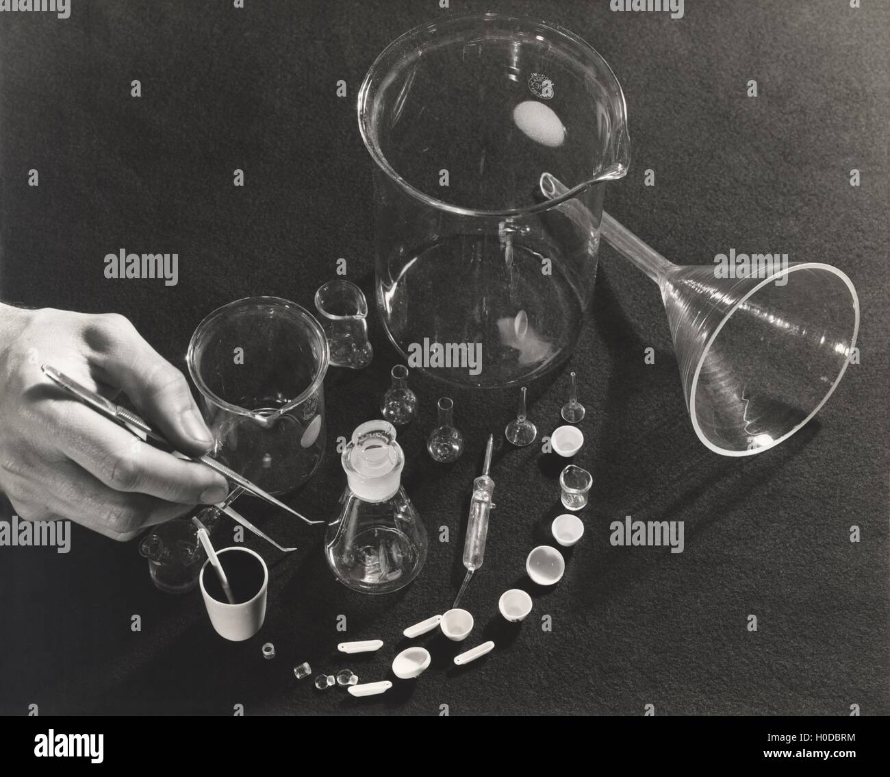 Chemistry old visuals hi-res stock photography and images - Alamy