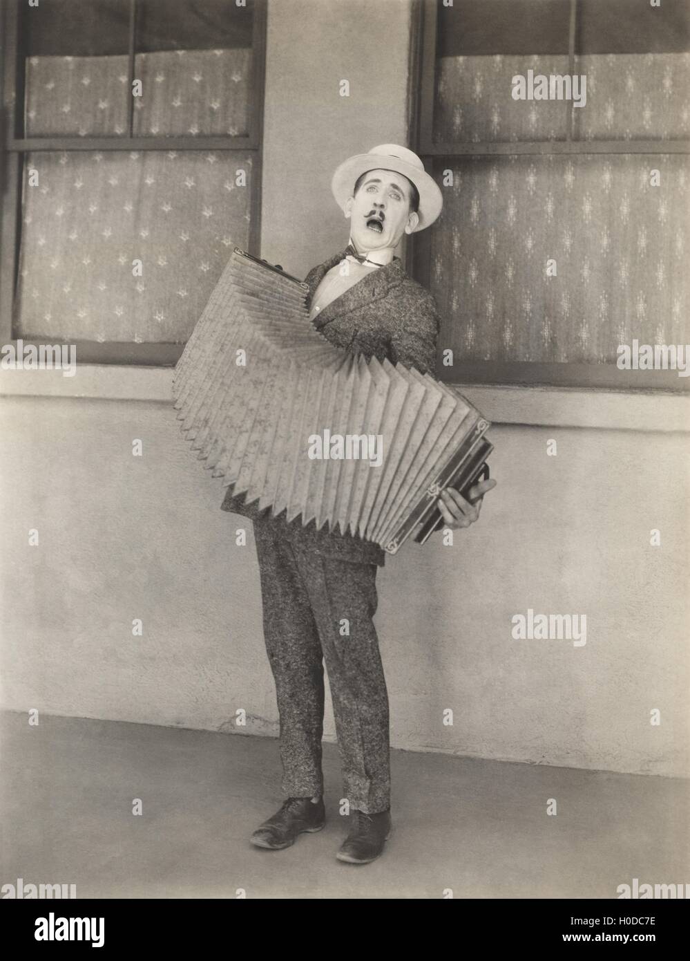 Accordion player singing his heart out Stock Photo - Alamy