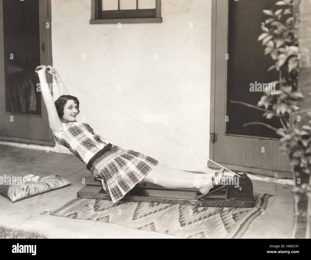 Woman rowing machine home hi-res stock photography and images - Alamy