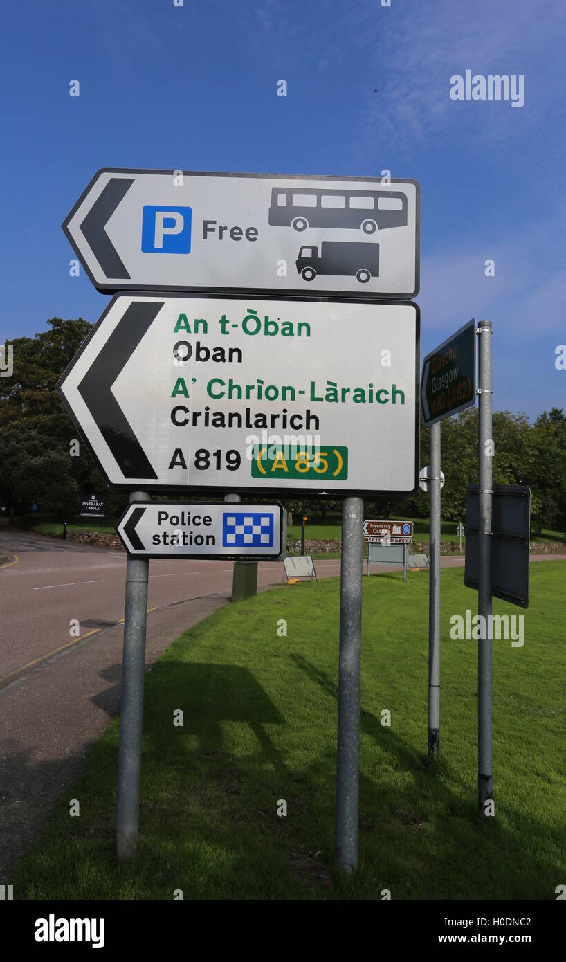 Bilingual road sign hi-res stock photography and images - Alamy