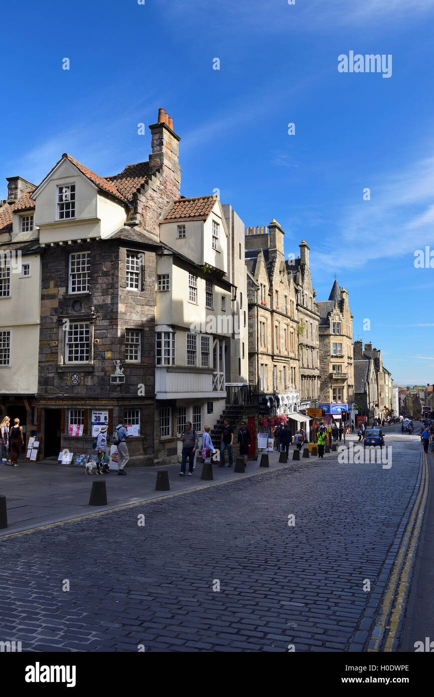 High street edinburgh hi-res stock photography and images - Alamy